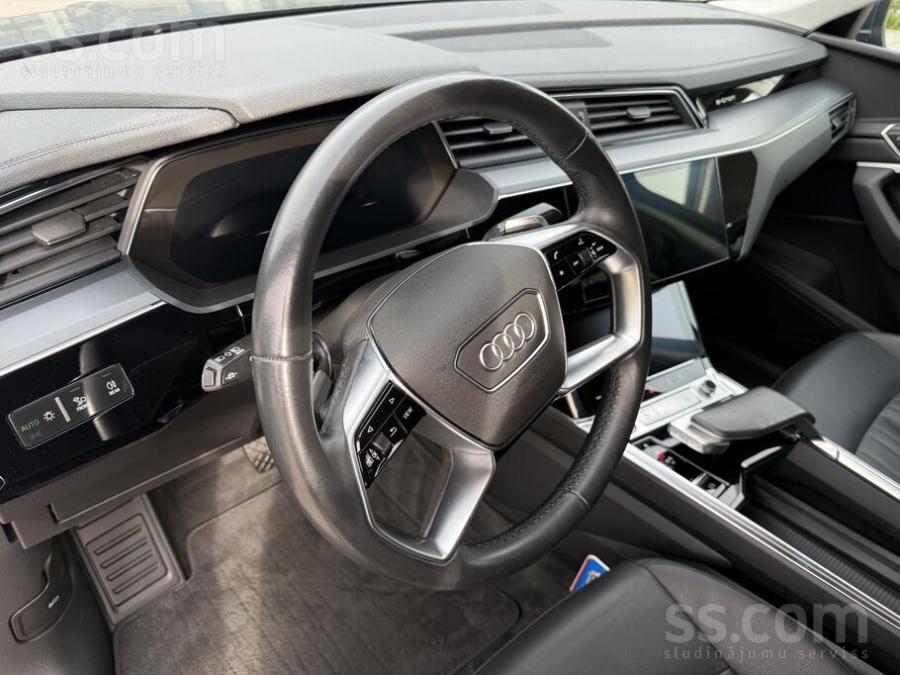 Pelēks Audi E-Tron 2022 Rīga, ar dzinēja tilpumu 0.00 L un nobraukumu 100 tūkst. km par 29999 €, foto 19 vietnē AUTOMOTO.COM.LV