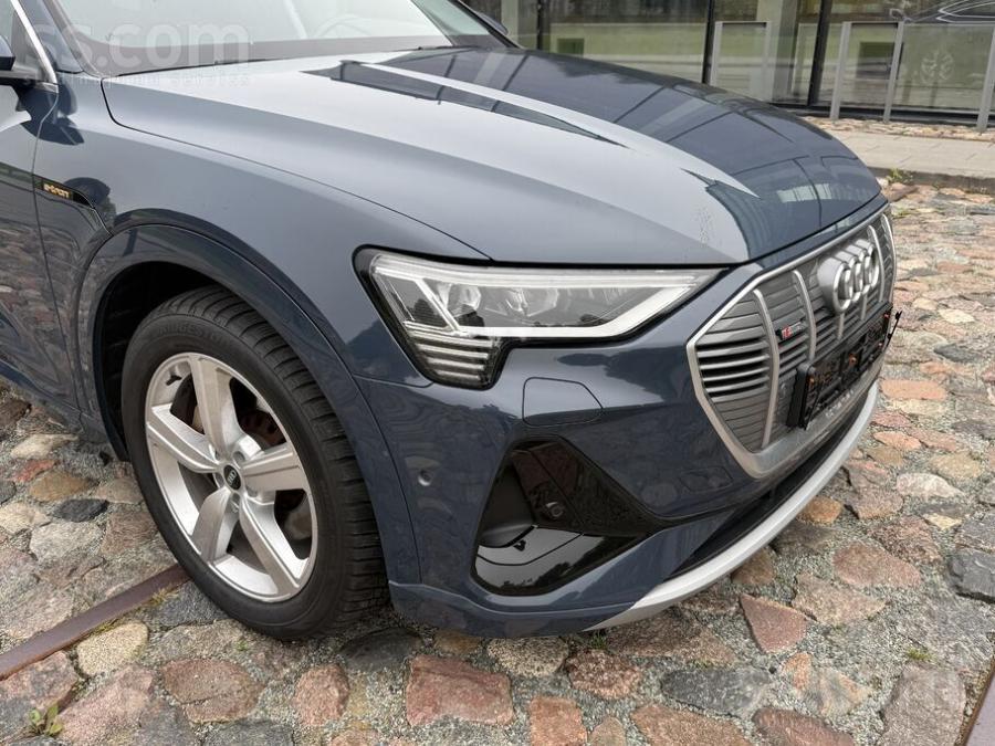 Pelēks Audi E-Tron 2022 Rīga, ar dzinēja tilpumu 0.00 L un nobraukumu 100 tūkst. km par 29999 €, foto 26 vietnē AUTOMOTO.COM.LV