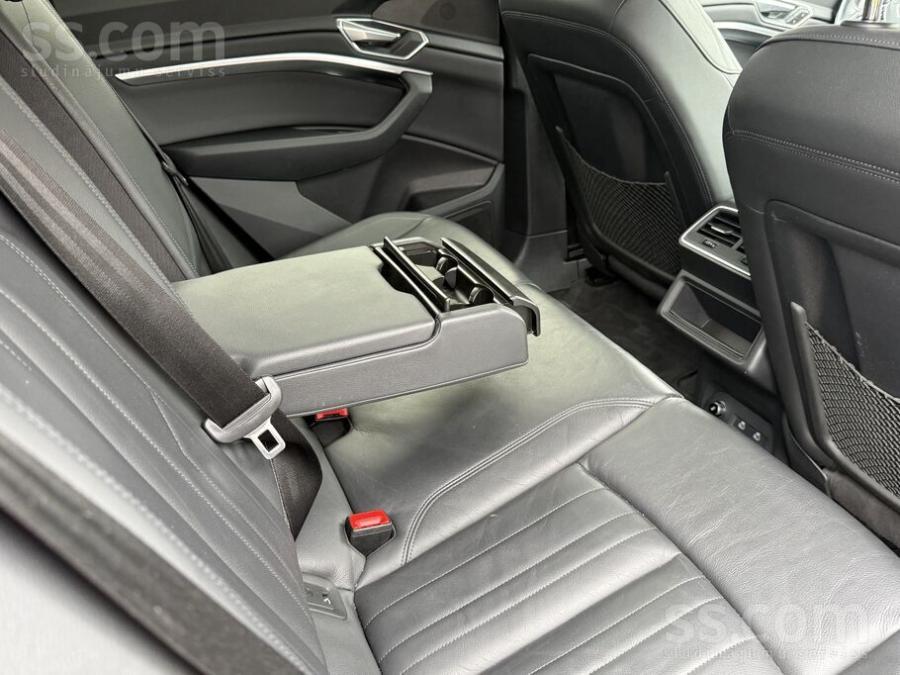 Pelēks Audi E-Tron 2022 Rīga, ar dzinēja tilpumu 0.00 L un nobraukumu 100 tūkst. km par 29999 €, foto 28 vietnē AUTOMOTO.COM.LV