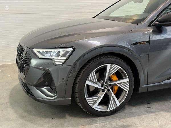 Grey Audi E-Tron 2022 in Vilnius, with an engine capacity of 0.00 L and mileage of 139 thousand km for 29950 €, photo 5 on AUTOMOTO.COM.LV