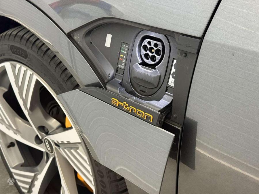 Grey Audi E-Tron 2022 in Vilnius, with an engine capacity of 0.00 L and mileage of 139 thousand km for 29950 €, photo 7 on AUTOMOTO.COM.LV