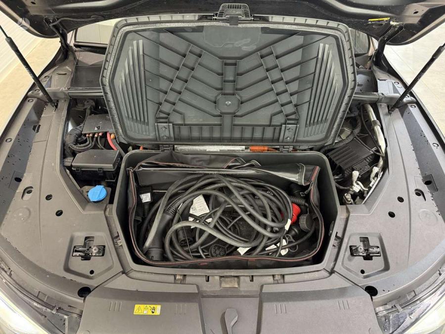 Grey Audi E-Tron 2022 in Vilnius, with an engine capacity of 0.00 L and mileage of 139 thousand km for 29950 €, photo 14 on AUTOMOTO.COM.LV