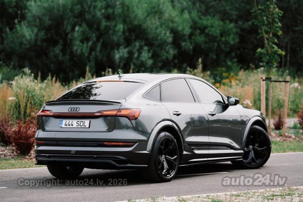 Серый Ауди E-Tron 2022 в Таллин, объемом двигателя 0.00 л и пробегом 65 тыс. км за 47900 €, фото 2 на AUTOMOTO.COM.LV