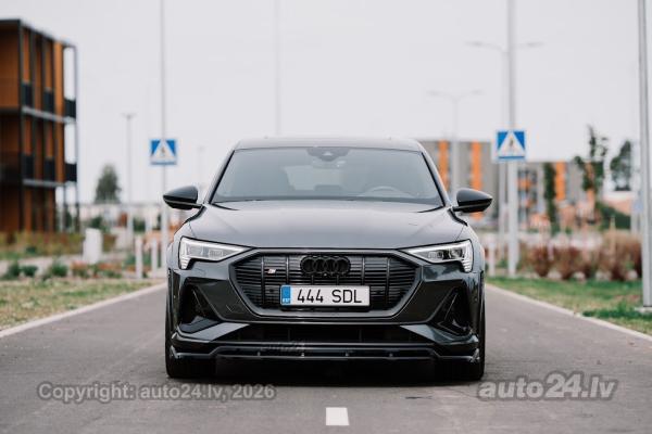 Серый Ауди E-Tron 2022 в Таллин, объемом двигателя 0.00 л и пробегом 65 тыс. км за 47900 €, фото 3 на AUTOMOTO.COM.LV
