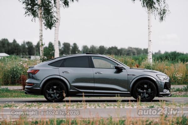 Серый Ауди E-Tron 2022 в Таллин, объемом двигателя 0.00 л и пробегом 65 тыс. км за 47900 €, фото 4 на AUTOMOTO.COM.LV