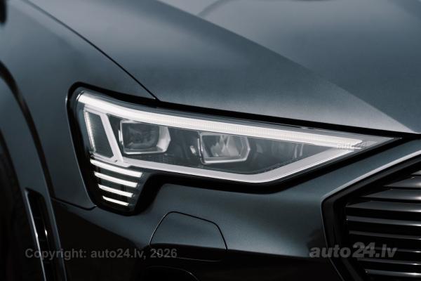 Серый Ауди E-Tron 2022 в Таллин, объемом двигателя 0.00 л и пробегом 65 тыс. км за 47900 €, фото 7 на AUTOMOTO.COM.LV