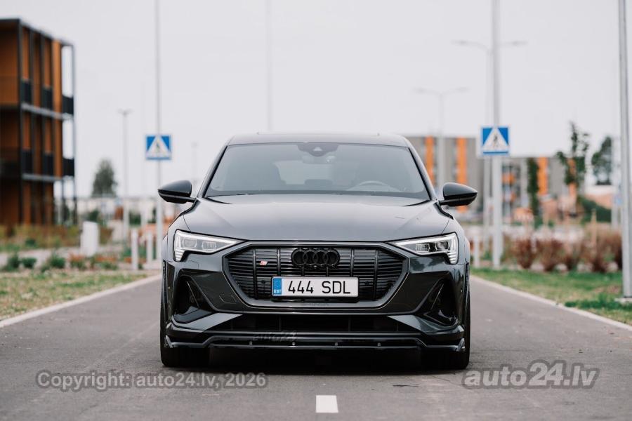 Pelēks Audi E-Tron 2022 Tallina, ar dzinēja tilpumu 0.00 L un nobraukumu 65 tūkst. km par 47900 €, foto 4 vietnē AUTOMOTO.COM.LV
