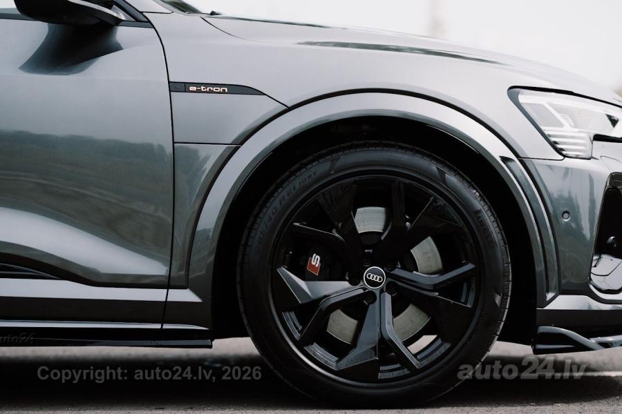 Pelēks Audi E-Tron 2022 Tallina, ar dzinēja tilpumu 0.00 L un nobraukumu 65 tūkst. km par 47900 €, foto 7 vietnē AUTOMOTO.COM.LV