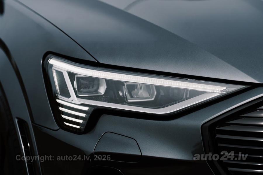 Pelēks Audi E-Tron 2022 Tallina, ar dzinēja tilpumu 0.00 L un nobraukumu 65 tūkst. km par 47900 €, foto 8 vietnē AUTOMOTO.COM.LV