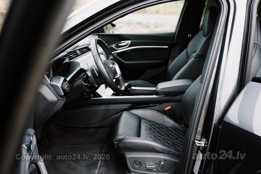 Pelēks Audi E-Tron 2022 Tallina, ar dzinēja tilpumu 0.00 L un nobraukumu 65 tūkst. km par 47900 €, foto 10 vietnē AUTOMOTO.COM.LV