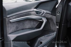 Pelēks Audi E-Tron 2022 Tallina, ar dzinēja tilpumu 0.00 L un nobraukumu 65 tūkst. km par 47900 €, foto 14 vietnē AUTOMOTO.COM.LV