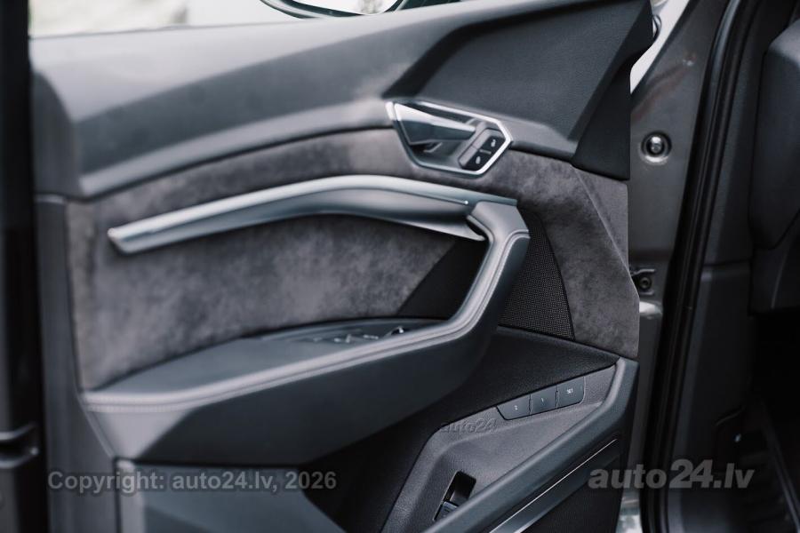 Pelēks Audi E-Tron 2022 Tallina, ar dzinēja tilpumu 0.00 L un nobraukumu 65 tūkst. km par 47900 €, foto 14 vietnē AUTOMOTO.COM.LV