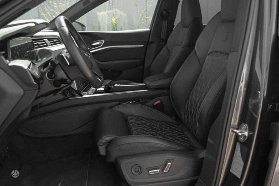 Grey Audi E-Tron 2022 in Vilnius, with an engine capacity of 0.00 L and mileage of 70 thousand km for 44000 €, photo 9 on AUTOMOTO.COM.LV