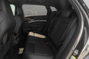 Grey Audi E-Tron 2022 in Vilnius, with an engine capacity of 0.00 L and mileage of 70 thousand km for 44000 €, photo 10 on AUTOMOTO.COM.LV