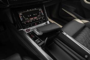 Grey Audi E-Tron 2022 in Vilnius, with an engine capacity of 0.00 L and mileage of 70 thousand km for 44000 €, photo 11 on AUTOMOTO.COM.LV