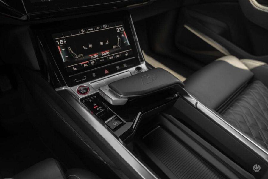 Grey Audi E-Tron 2022 in Vilnius, with an engine capacity of 0.00 L and mileage of 70 thousand km for 44000 €, photo 11 on AUTOMOTO.COM.LV
