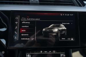 Grey Audi E-Tron 2022 in Vilnius, with an engine capacity of 0.00 L and mileage of 70 thousand km for 44000 €, photo 17 on AUTOMOTO.COM.LV