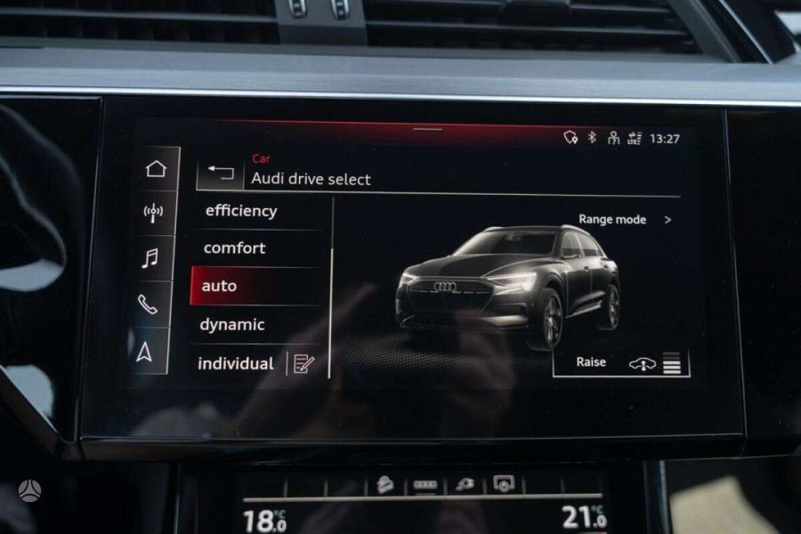 Grey Audi E-Tron 2022 in Vilnius, with an engine capacity of 0.00 L and mileage of 70 thousand km for 44000 €, photo 17 on AUTOMOTO.COM.LV