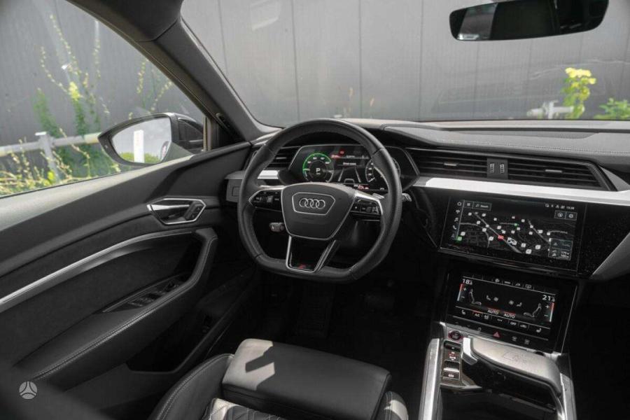 Grey Audi E-Tron 2022 in Vilnius, with an engine capacity of 0.00 L and mileage of 70 thousand km for 44000 €, photo 21 on AUTOMOTO.COM.LV