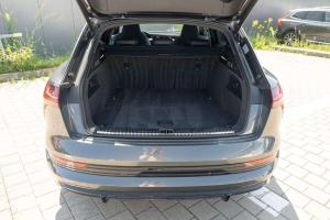 Grey Audi E-Tron 2022 in Vilnius, with an engine capacity of 0.00 L and mileage of 70 thousand km for 44000 €, photo 27 on AUTOMOTO.COM.LV
