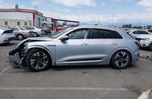 Grey Audi E-Tron 2022 in Vilnius, with an engine capacity of 0.00 L and mileage of 79 thousand km for 10900 €, photo 8 on AUTOMOTO.COM.LV