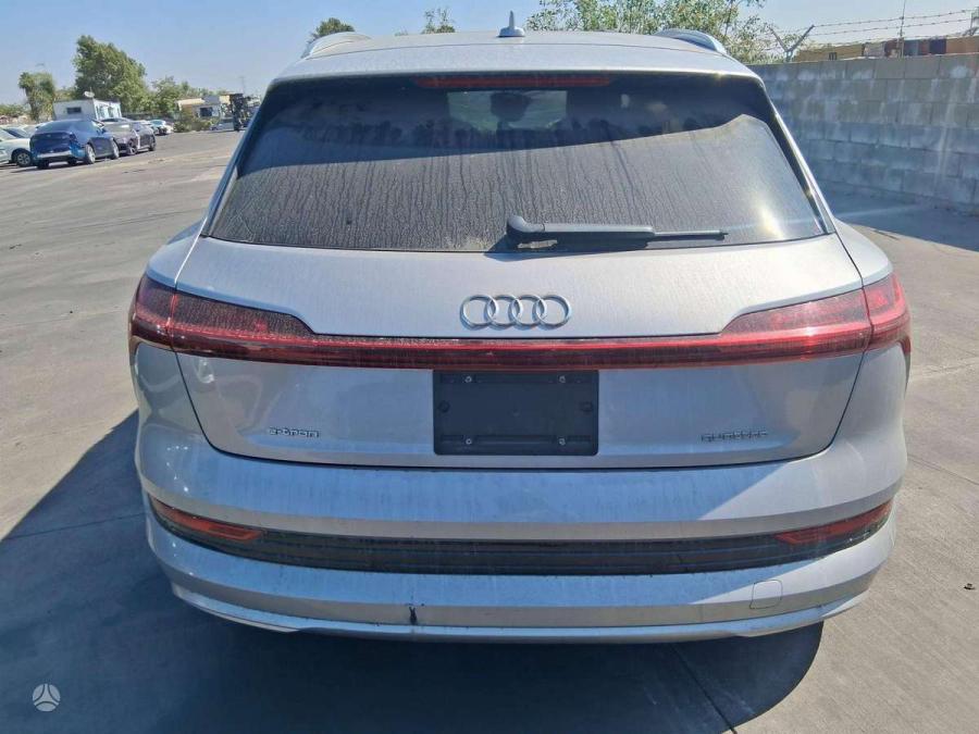 Grey Audi E-Tron 2022 in Vilnius, with an engine capacity of 0.00 L and mileage of 79 thousand km for 10900 €, photo 12 on AUTOMOTO.COM.LV