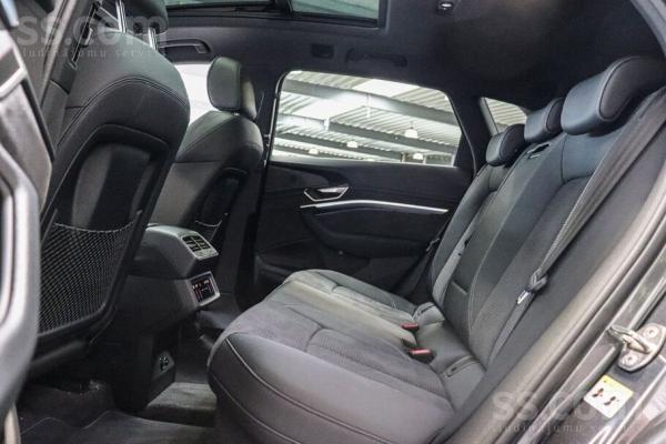 Grey Audi E-Tron 2022 in Tukums, with an engine capacity of 0.00 L and mileage of 76 thousand km for 35990 €, photo 5 on AUTOMOTO.COM.LV