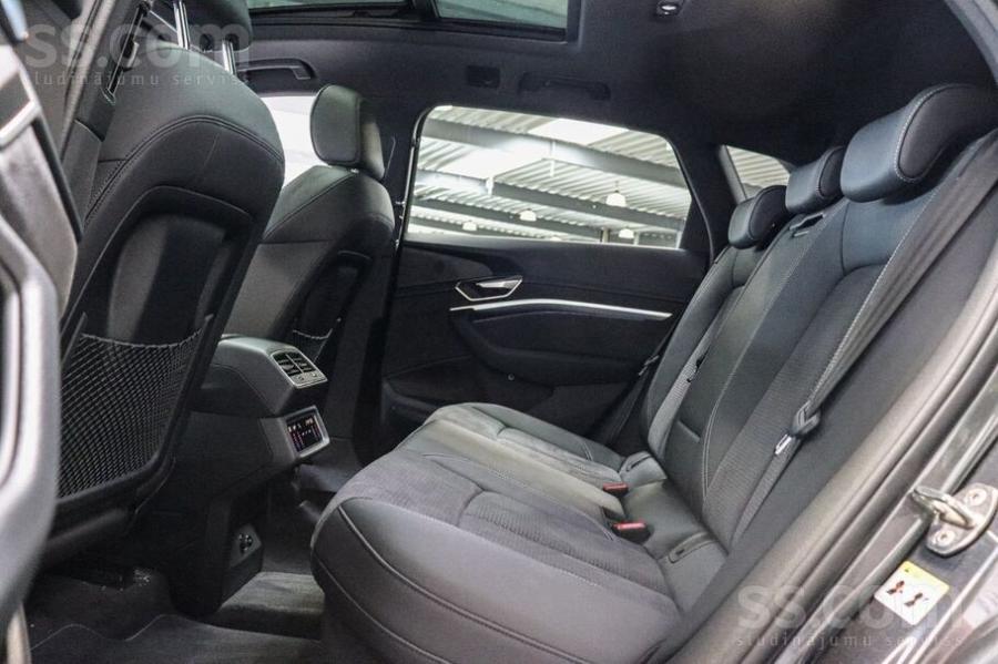 Grey Audi E-Tron 2022 in Tukums, with an engine capacity of 0.00 L and mileage of 76 thousand km for 35990 €, photo 5 on AUTOMOTO.COM.LV