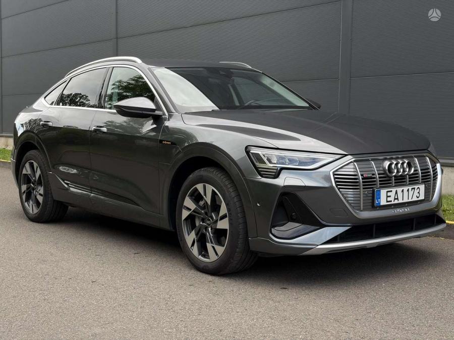 Pelēks Audi E-Tron 2022 Ukmergė, ar dzinēja tilpumu 0.00 L un nobraukumu 118 tūkst. km par 21800 €, foto 1 vietnē AUTOMOTO.COM.LV