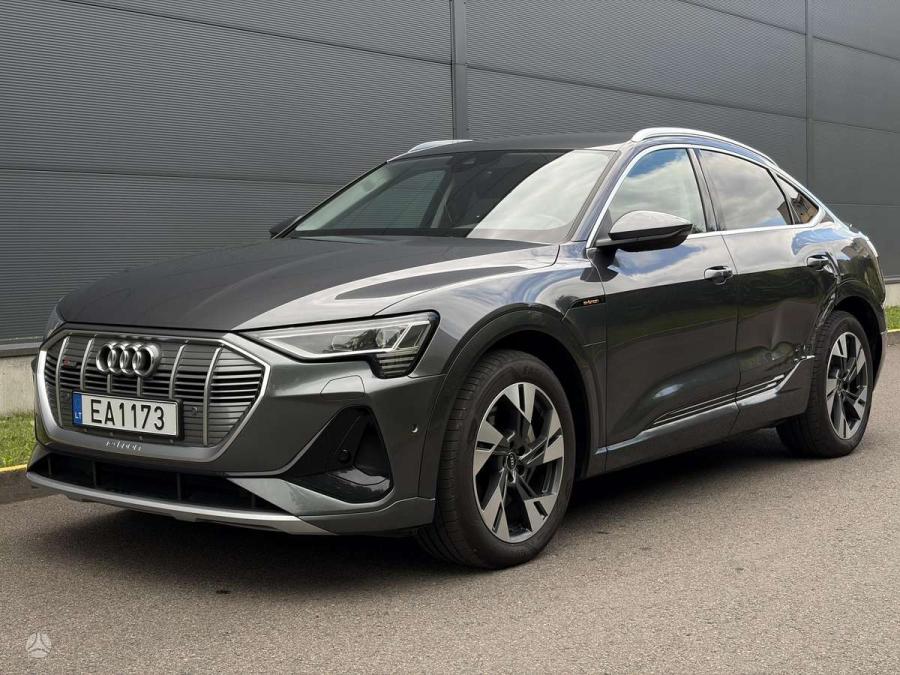 Pelēks Audi E-Tron 2022 Ukmergė, ar dzinēja tilpumu 0.00 L un nobraukumu 118 tūkst. km par 21800 €, foto 4 vietnē AUTOMOTO.COM.LV