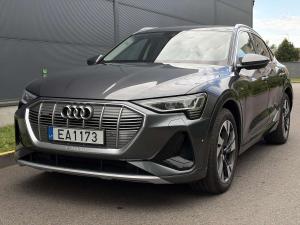 Pelēks Audi E-Tron 2022 Ukmergė, ar dzinēja tilpumu 0.00 L un nobraukumu 118 tūkst. km par 21800 €, foto 5 vietnē AUTOMOTO.COM.LV