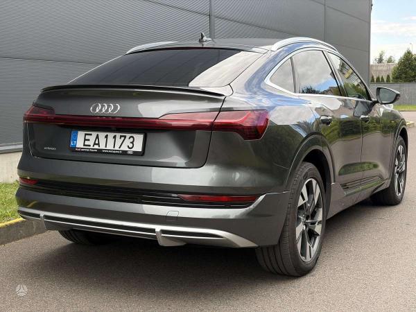 Audi E-Tron 2022 Ukmergė vietnē Pelēks Audi E-Tron 2022 Ukmergė, ar dzinēja tilpumu 0.00 L un nobraukumu 118 tūkst. km par 21800 €, foto 7 vietnē AUTOMOTO.COM.LV