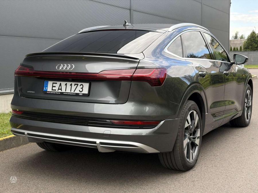 Pelēks Audi E-Tron 2022 Ukmergė, ar dzinēja tilpumu 0.00 L un nobraukumu 118 tūkst. km par 21800 €, foto 7 vietnē AUTOMOTO.COM.LV