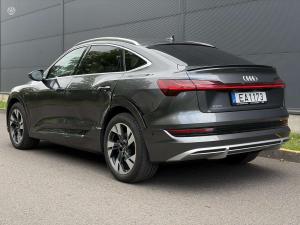 Pelēks Audi E-Tron 2022 Ukmergė, ar dzinēja tilpumu 0.00 L un nobraukumu 118 tūkst. km par 21800 €, foto 9 vietnē AUTOMOTO.COM.LV