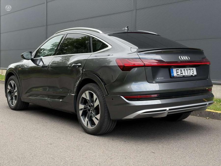 Pelēks Audi E-Tron 2022 Ukmergė, ar dzinēja tilpumu 0.00 L un nobraukumu 118 tūkst. km par 21800 €, foto 9 vietnē AUTOMOTO.COM.LV