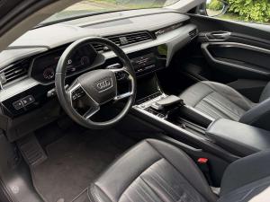 Pelēks Audi E-Tron 2022 Ukmergė, ar dzinēja tilpumu 0.00 L un nobraukumu 118 tūkst. km par 21800 €, foto 10 vietnē AUTOMOTO.COM.LV