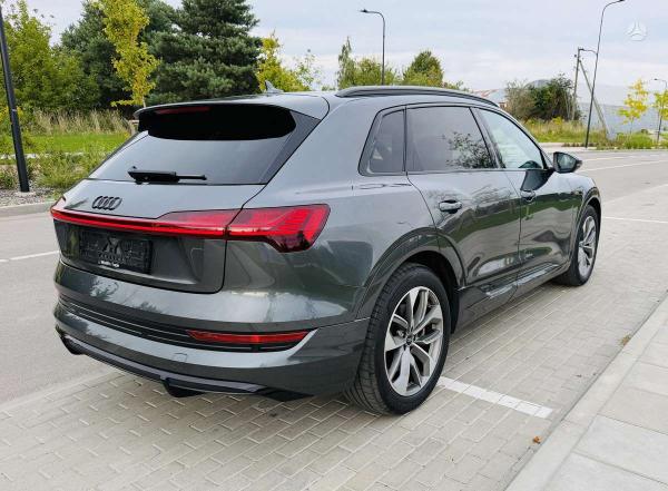 Grey Audi E-Tron 2022 in Vilnius, with an engine capacity of 0.00 L and mileage of 51 thousand km for 35800 €, photo 5 on AUTOMOTO.COM.LV