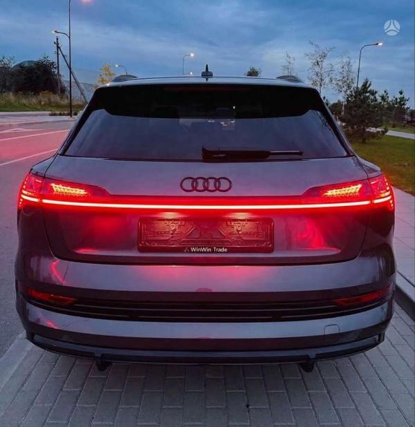 Grey Audi E-Tron 2022 in Vilnius, with an engine capacity of 0.00 L and mileage of 51 thousand km for 35800 €, photo 7 on AUTOMOTO.COM.LV
