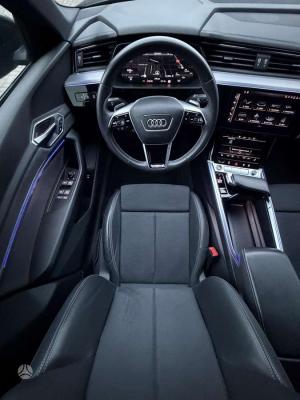 Серый Ауди E-Tron 2022 в Вильнюс, объемом двигателя 0.00 л и пробегом 51 тыс. км за 35800 €, фото 10 на AUTOMOTO.COM.LV