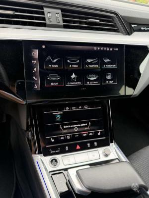 Серый Ауди E-Tron 2022 в Вильнюс, объемом двигателя 0.00 л и пробегом 51 тыс. км за 35800 €, фото 17 на AUTOMOTO.COM.LV