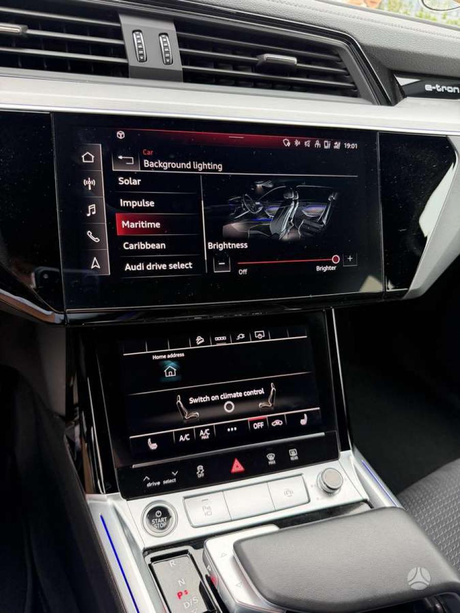Серый Ауди E-Tron 2022 в Вильнюс, объемом двигателя 0.00 л и пробегом 51 тыс. км за 35800 €, фото 20 на AUTOMOTO.COM.LV