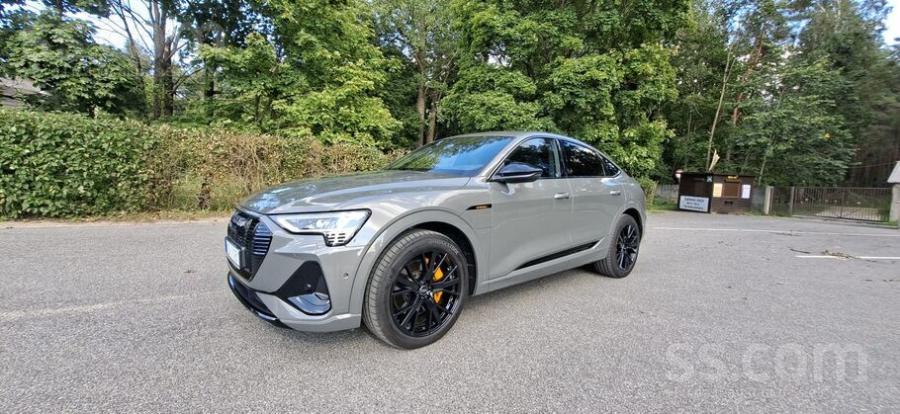 Grey Audi E-Tron 2022 in Riga, with an engine capacity of 0.00 L and mileage of 39 thousand km for 39900 €, photo 3 on AUTOMOTO.COM.LV