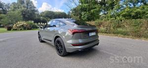 Grey Audi E-Tron 2022 in Riga, with an engine capacity of 0.00 L and mileage of 39 thousand km for 39900 €, photo 7 on AUTOMOTO.COM.LV