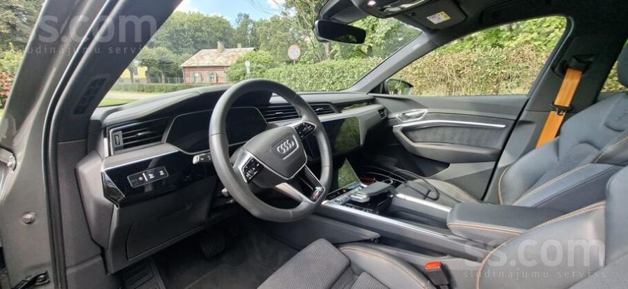 Grey Audi E-Tron 2022 in Riga, with an engine capacity of 0.00 L and mileage of 39 thousand km for 39900 €, photo 8 on AUTOMOTO.COM.LV