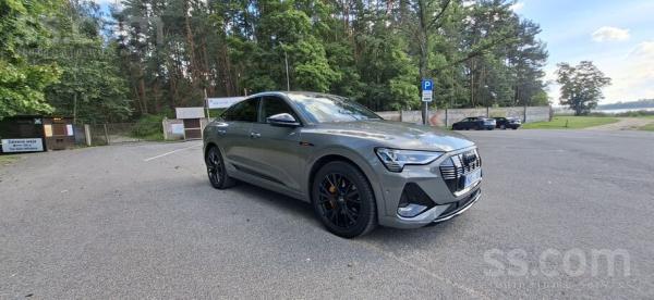 Pelēks Audi E-Tron 2022 Rīga, ar dzinēja tilpumu 0.00 L un nobraukumu 39 tūkst. km par 39900 €, foto 4 vietnē AUTOMOTO.COM.LV