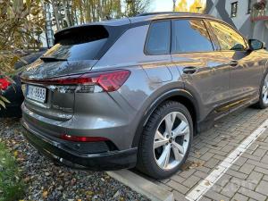Grey Audi E-Tron 2022 in Riga, with an engine capacity of 0.00 L and mileage of 51 thousand km for 34490 €, photo 4 on AUTOMOTO.COM.LV