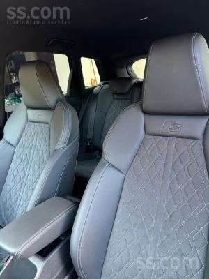 Grey Audi E-Tron 2022 in Riga, with an engine capacity of 0.00 L and mileage of 51 thousand km for 34490 €, photo 5 on AUTOMOTO.COM.LV
