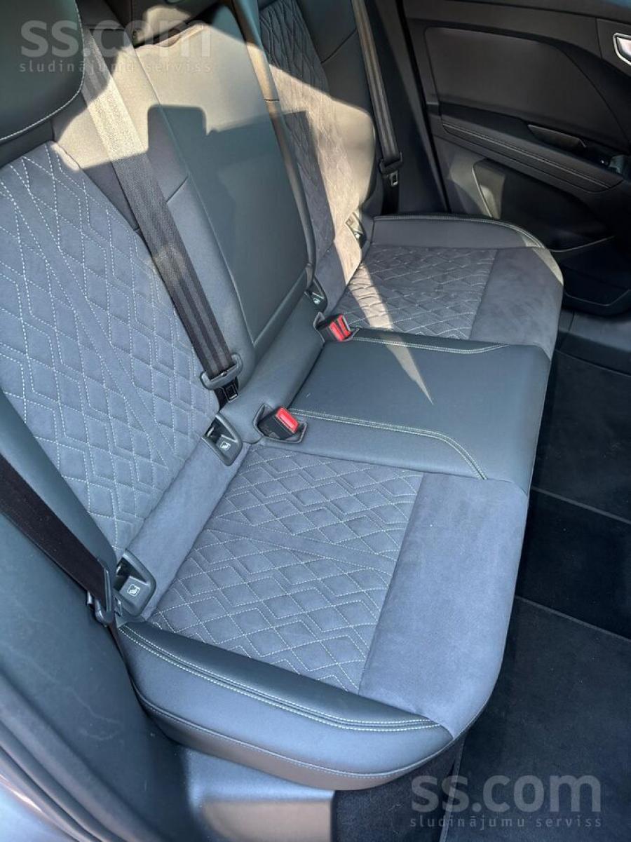 Grey Audi E-Tron 2022 in Riga, with an engine capacity of 0.00 L and mileage of 51 thousand km for 34490 €, photo 6 on AUTOMOTO.COM.LV
