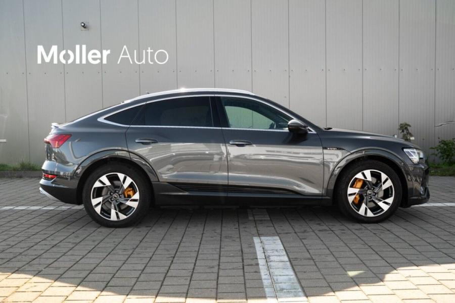 Grey Audi E-Tron 2022 in Vilnius, with an engine capacity of 0.00 L and mileage of 49 thousand km for 39000 €, photo 8 on AUTOMOTO.COM.LV
