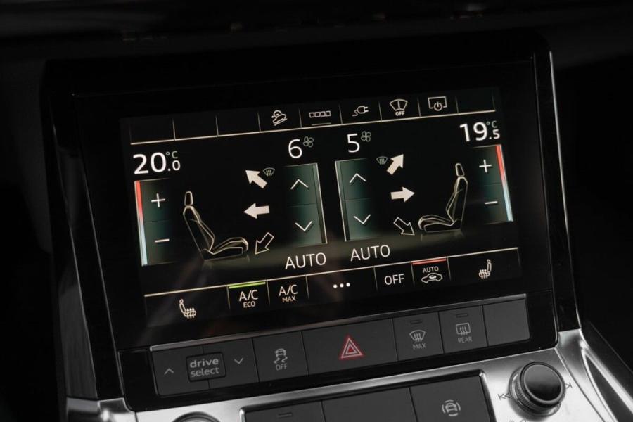 Grey Audi E-Tron 2022 in Vilnius, with an engine capacity of 0.00 L and mileage of 49 thousand km for 39000 €, photo 10 on AUTOMOTO.COM.LV